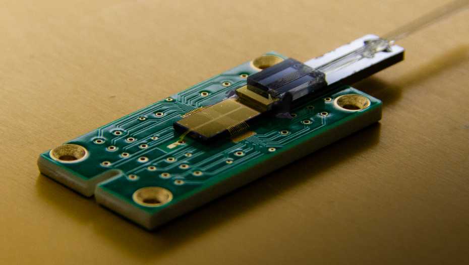 A photonic integrated ion trap for scalable quantum computing > A photonic integrated ion trap for scalable quantum computing >