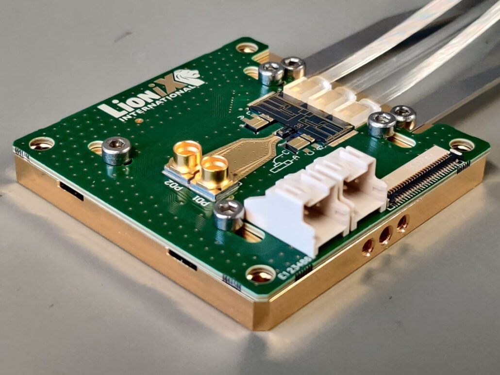 Low Phase Noise Mm-Wave Generation With Dual Hybrid Lasers
